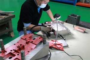Injection Molding, at Life Expectancy ng Injection Molds -TEAM